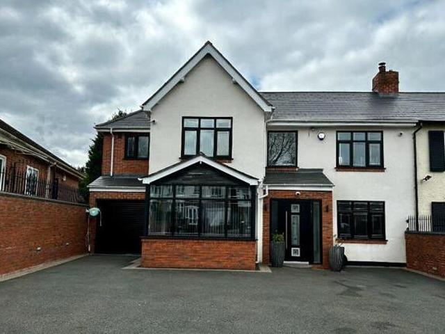 4 Bedroom Semi detached House For Sale In Oldbury, West Midlands