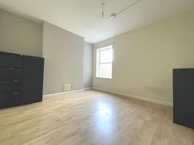 4 bedroom semi detached house for sale in Oundle Road: Woodston, PE2