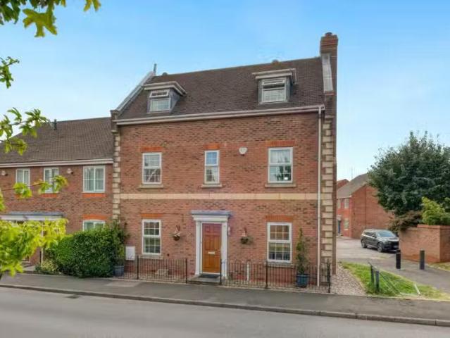 4 bedroom semi detached house for sale in partens Heath Road.