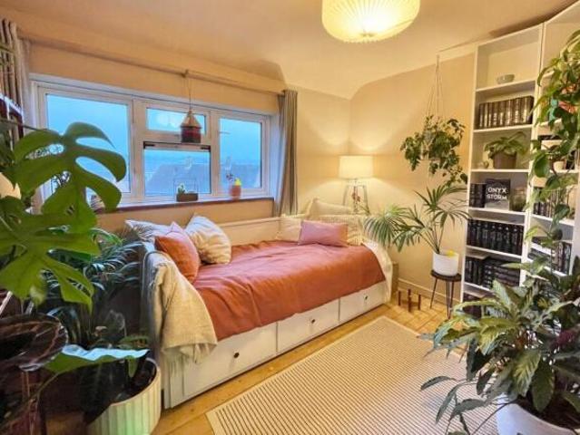 4 bedroom semi detached house for sale in Park Barn Drive, GUILDFORD, GU2