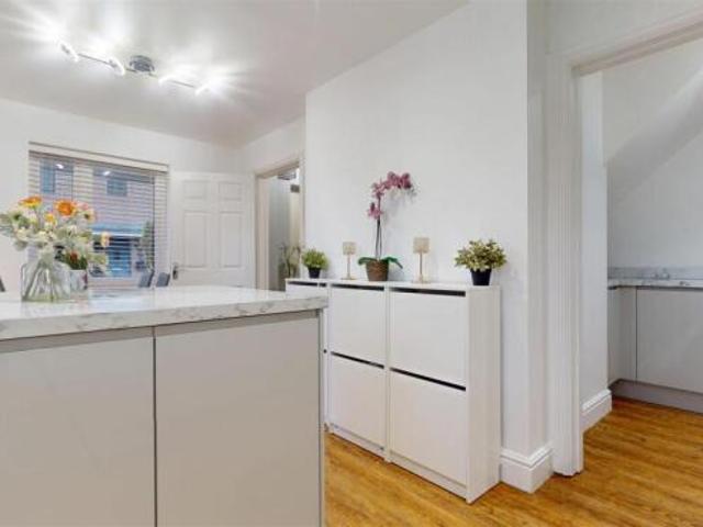 4 bedroom semi detached house for sale in Penning Close, Oakridge Park, Milton Keynes, MK14