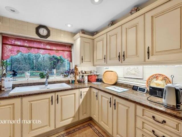 4 bedroom semi detached house for sale in Pickhurst Mead, Bromley, BR2