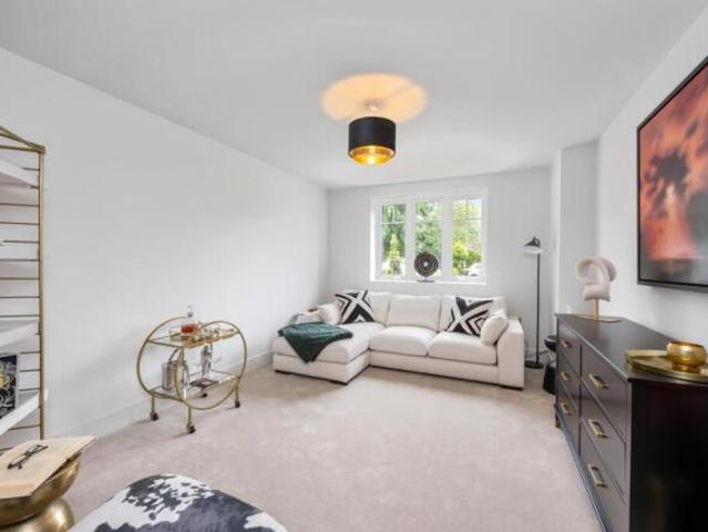 4 bedroom semi detached house for sale in Pit Farm Road, Guildford, Surrey, GU1
