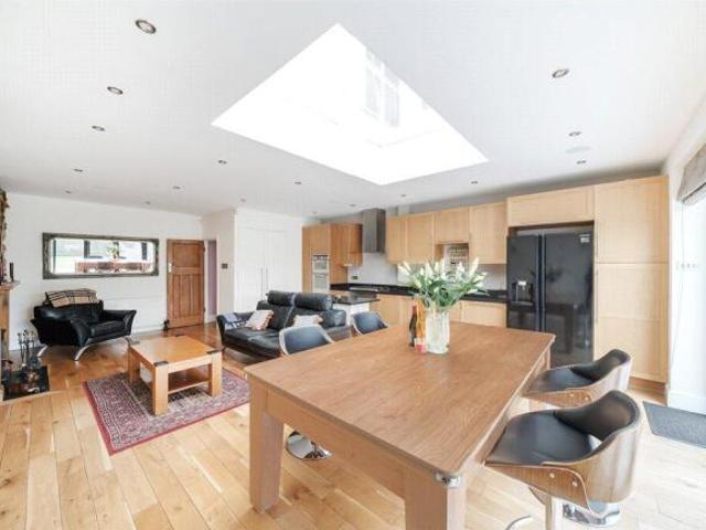 4 bedroom semi detached house for sale in Popes Lane, Ealing, London, W5