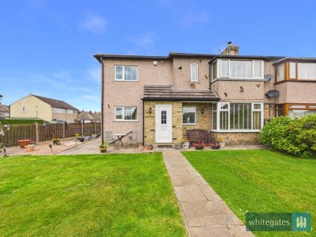 4 bedroom semi detached house for sale in Plumpton Walk, Bradford, West Yorkshire, BD2