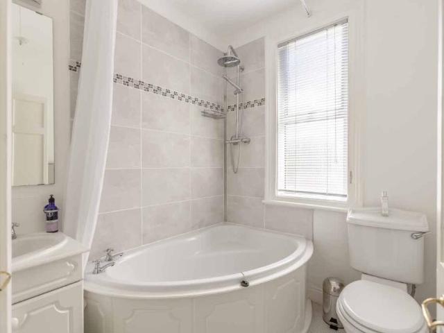 4 bedroom semi detached house for sale in Ragstone Road, Slough, SL1