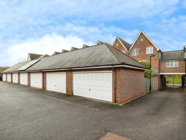 4 bedroom semi detached house for sale in Railton Road, Guildford, Surrey, GU2