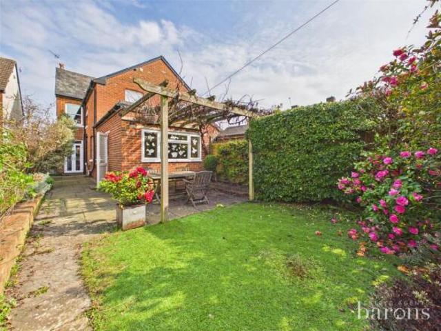 4 bedroom semi detached house for sale in Rayleigh Road, Basingstoke, Hampshire, RG21