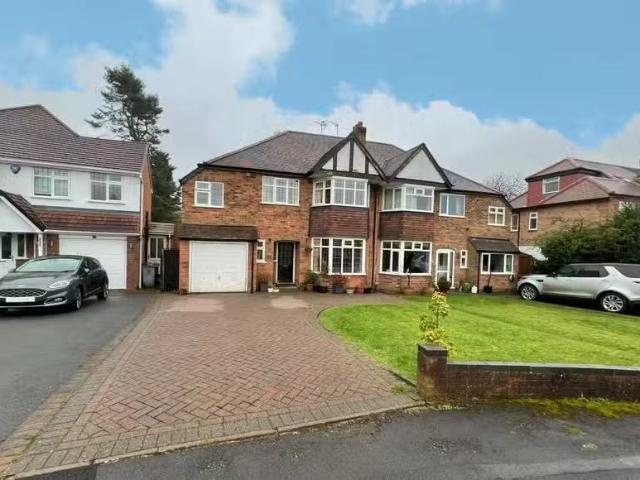 4 bedroom semi detached house for sale in Rectory Gardens, Sol.