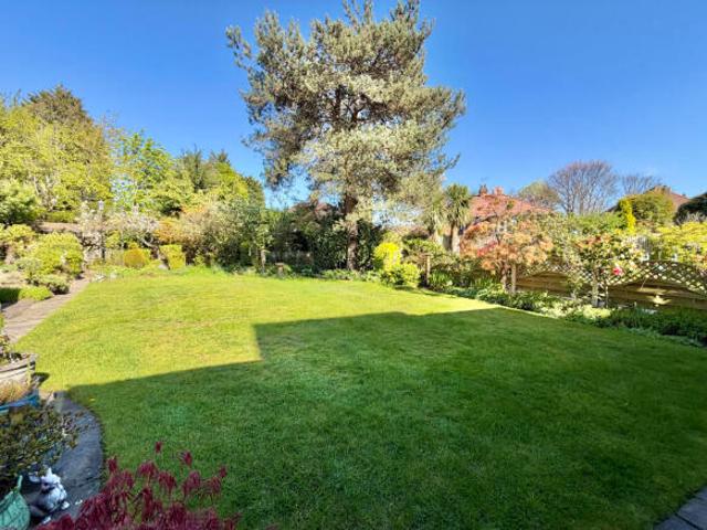 4 bedroom semi detached house for sale in Red Hall Avenue, Leeds, West Yorkshire, LS17