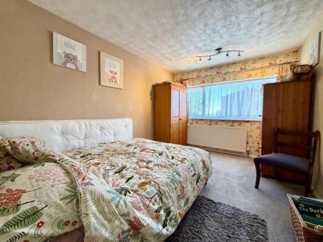 4 bedroom semi detached house for sale in Reynard Way, Kingsthorpe, Northampton NN2
