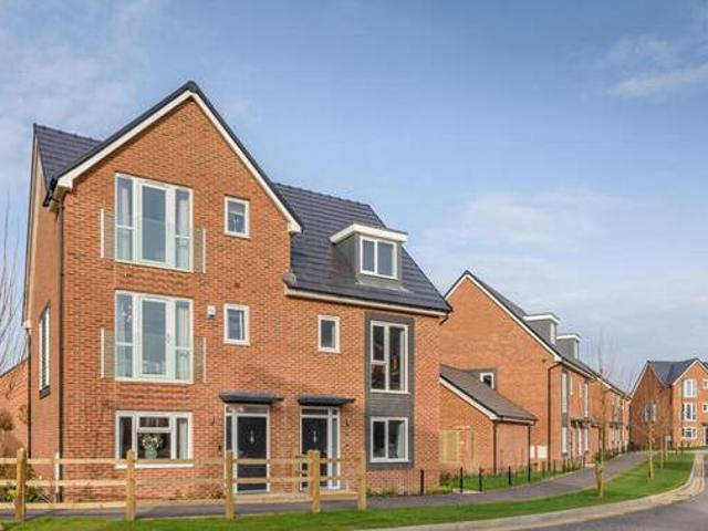 4 Bedroom Semi detached House For Sale In Rh10 3yr