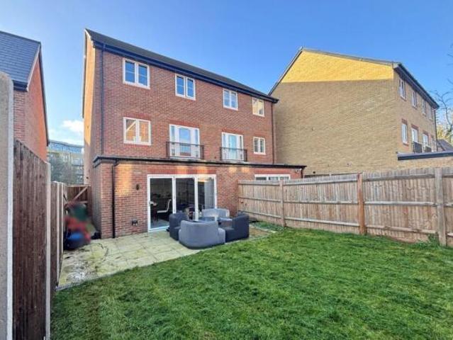 4 bedroom semi detached house for sale in Roman Way, Beckenham, BR3