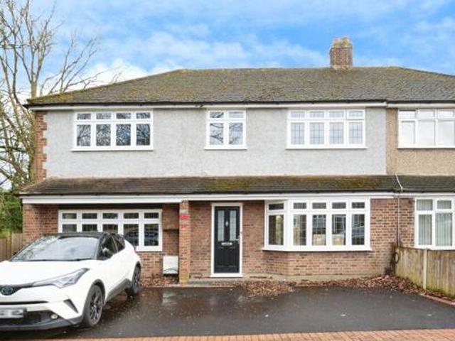 4 Bedroom Semi detached House For Sale In Romford, Essex