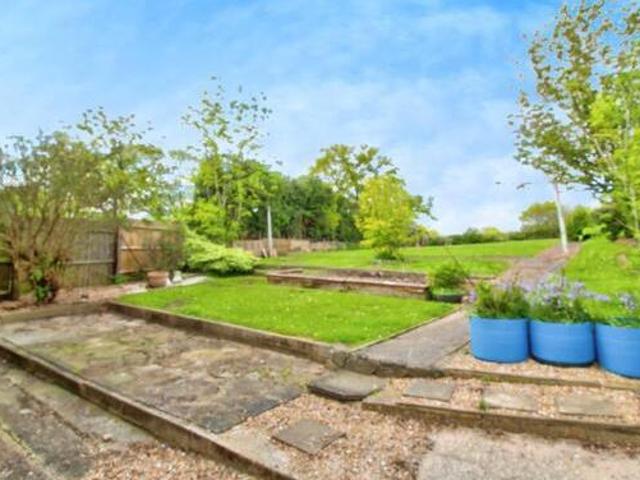 4 Bedroom Semi detached House For Sale In Romford
