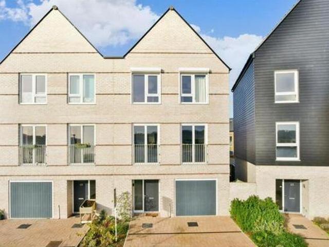 4 Bedroom Semi detached House For Sale In Rochester