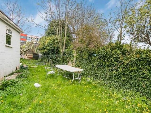 4 bedroom semi detached house for sale in Rosedene Avenue, London, SW16