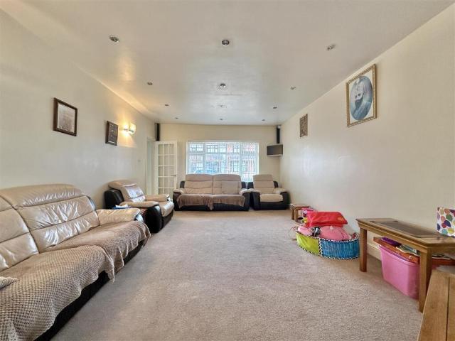 4 bedroom semi detached house for sale in Roseneath Avenue, Rushey Mead, Leicester, LE4