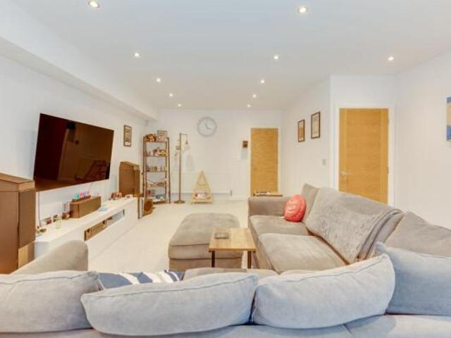 4 bedroom semi detached house for sale in Rotherham Road, Halfway, S20