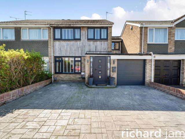 4 bedroom semi detached house for sale in Rowan Road, Swindon, SN2