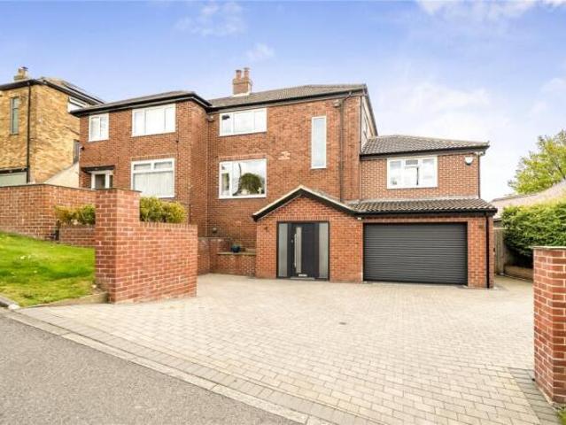 4 bedroom semi detached house for sale in Rufford Ridge, Yeadon, Leeds, West Yorkshire, LS19