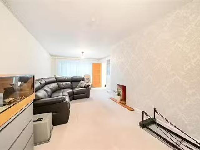 4 Bedroom Semi Detached House For Sale In Rushfield Road, Liss.