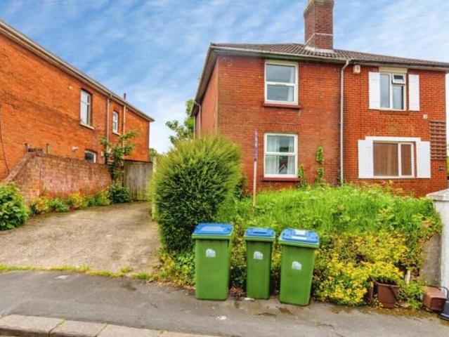 4 bedroom semi detached house for sale in Sandhurst Road, Southampton, Hampshire, SO15
