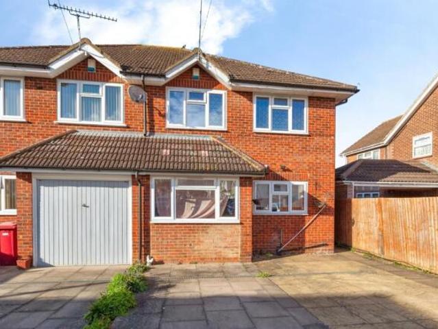 4 bedroom semi detached house for sale in Salt Hill Avenue, SLOUGH, SL1