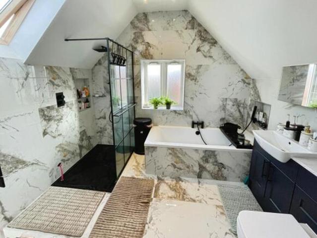 4 bedroom semi detached house for sale in Saunders Way, Basingstoke, RG23