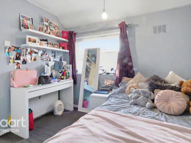 4 bedroom semi detached house for sale in Saxville Road, Orpington, BR5