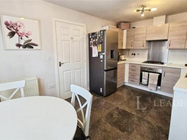 4 bedroom semi detached house for sale in Sentinel Close, Worcester, Worcestershire, WR2