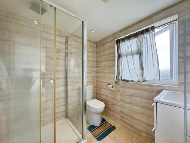 4 bedroom semi detached house for sale in Sefton Avenue, London, NW7