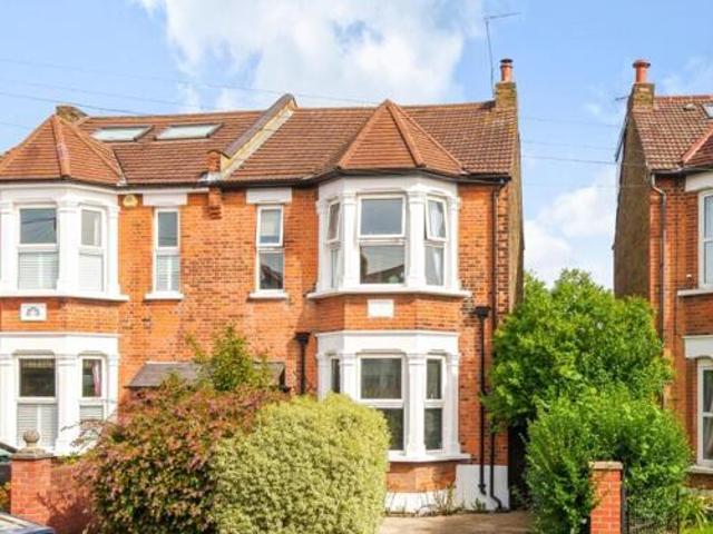 4 Bedroom Semi detached House For Sale In South Woodford, London