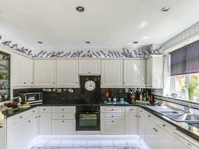 4 Bedroom Semi detached House For Sale In South Croydon, Surrey