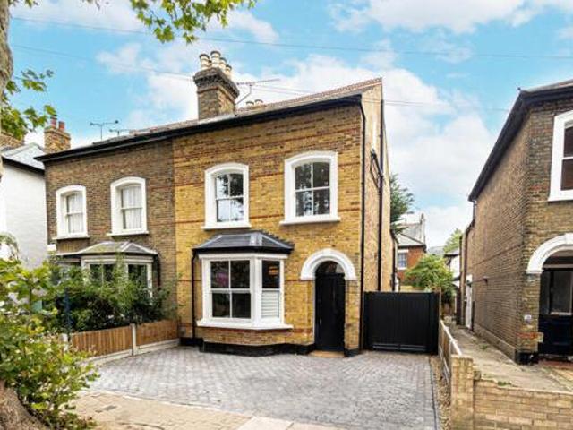 4 Bedroom Semi detached House For Sale In Southend on sea