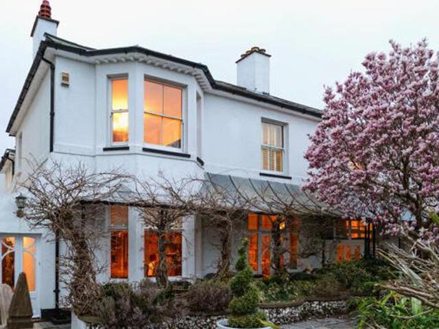 4 Bedroom Semi detached House For Sale In Southend on sea