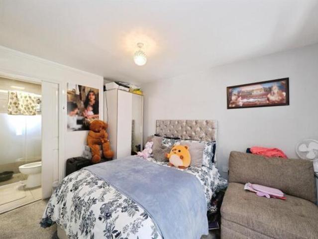 4 bedroom semi detached house for sale in Swanbourne Place, Sheffield, S5