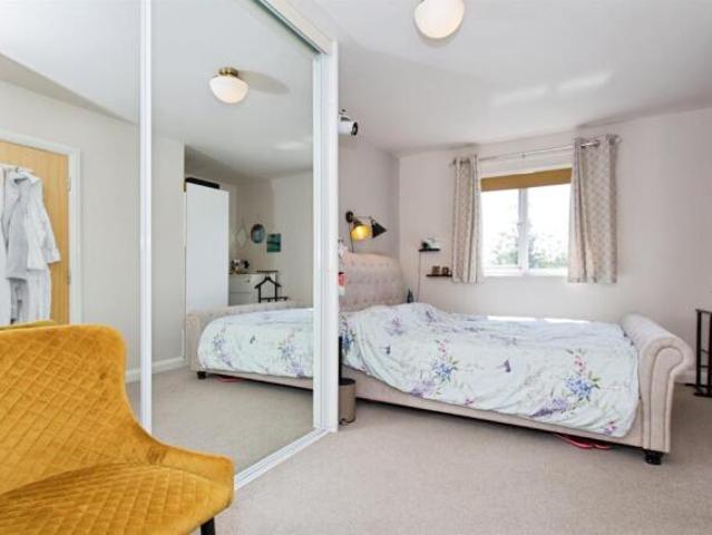 4 bedroom semi detached house for sale in Sweetpea Way, Cambridge, CB4