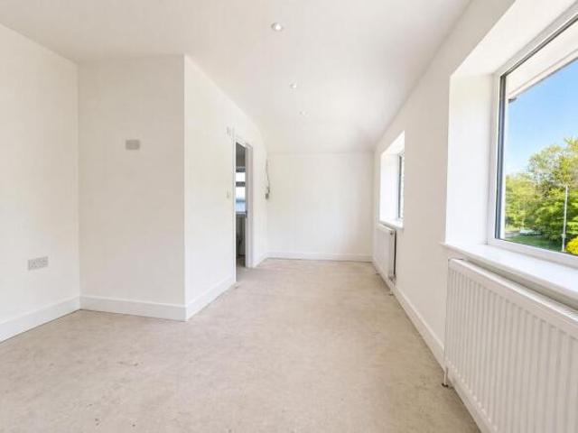4 bedroom semi detached house for sale in St. Albans Road, Sandridge, St. Albans, Hertfordshire, AL4