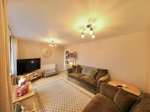 4 bedroom semi detached house for sale in St. Andrews Way, Hull, HU8