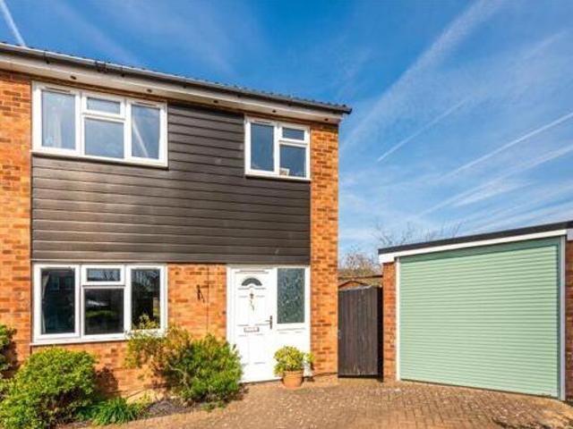 4 Bedroom Semi detached House For Sale In Stotfold, Bedfordshire
