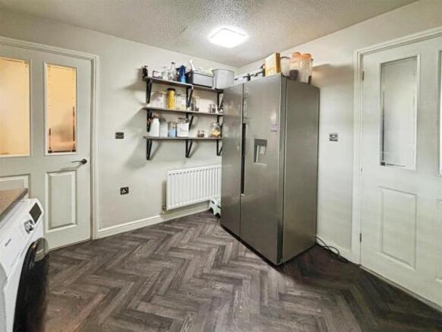 4 bedroom semi detached house for sale in Stainton Close, Bradford, BD6 3TU, BD6