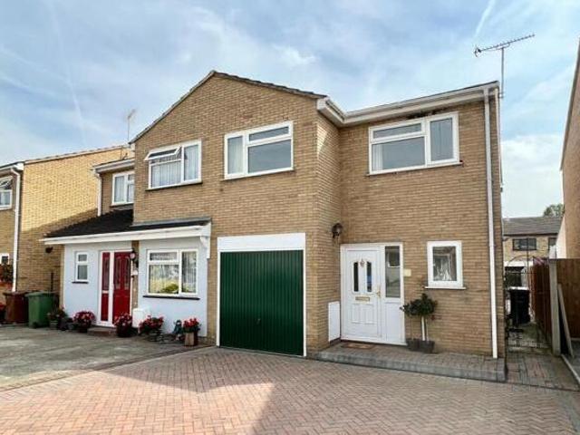 4 Bedroom Semi detached House For Sale In Stanford le hope
