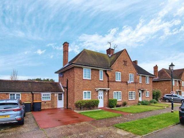 4 Bedroom Semi detached House For Sale In Stewartby, Bedfordshire