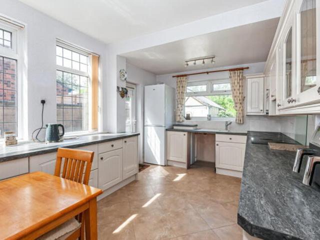 4 bedroom semi detached house for sale in Strathmore Avenue, Hull, HU6 7HL, HU6