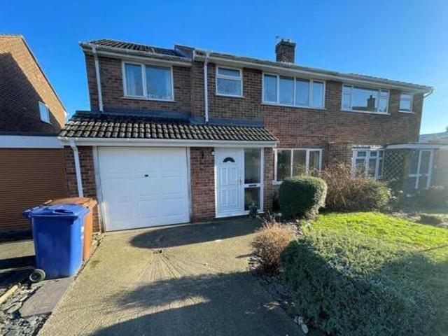 4 Bedroom Semi detached House For Sale In Stretton, Burton on trent