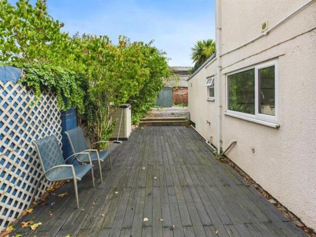 4 bedroom semi detached house for sale in Stroud Road, Gloucester, GL1