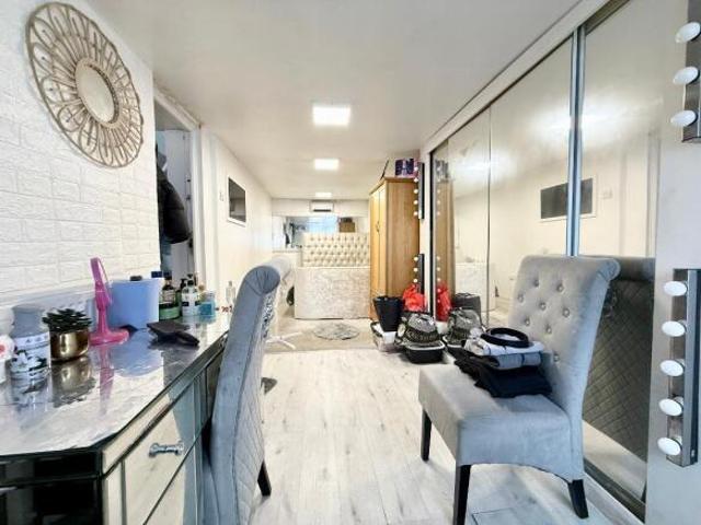4 bedroom semi detached house for sale in Sundon Park Road, Sundon Park, Luton, Bedfordshire, LU3 3AS, LU3