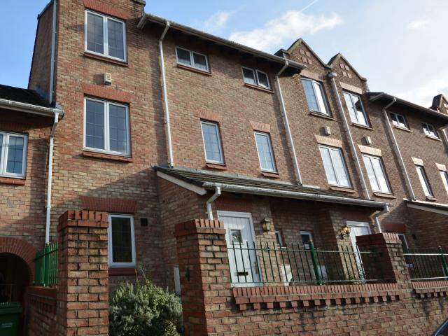4 Bedroom Semi Detached House for rent