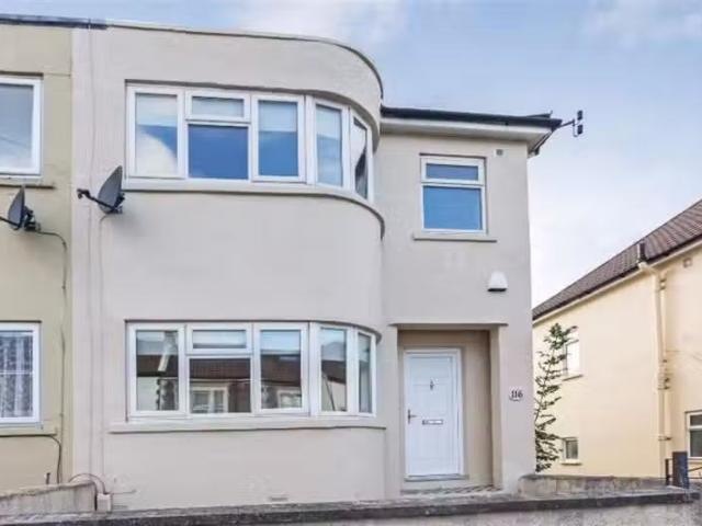 4 bedroom semi detached house for rent in 4 bedroom Semi Detac.